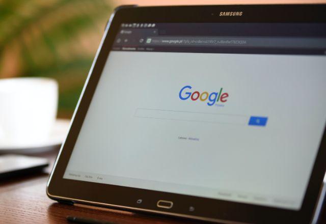 MPF notifica Google e Meta por atuação contra PL das Fake News - SBT News