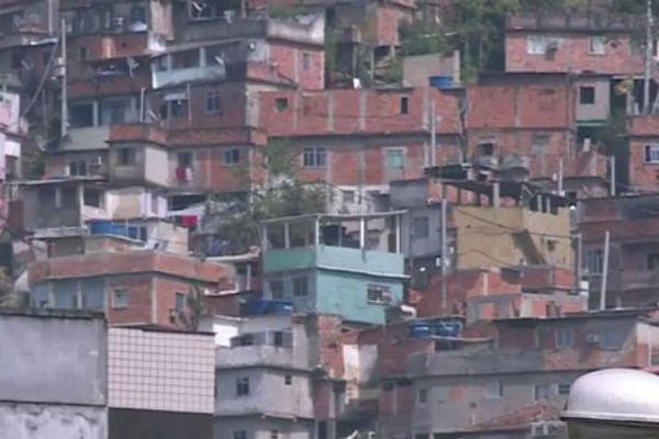 RJ: Disputa entre facções assusta moradores do Morro do Turano - SBT News