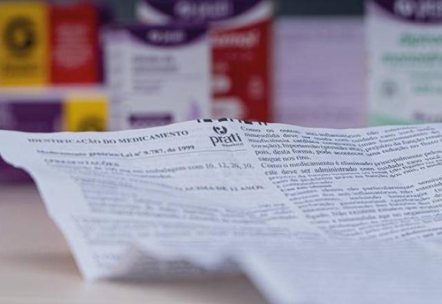 Laboratórios terão que fornecer bulas digitais de remédios - SBT News